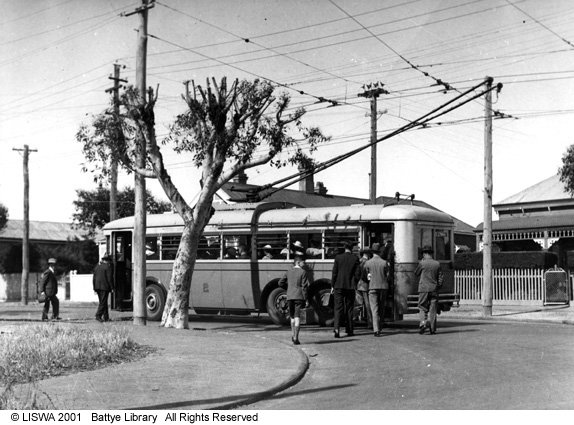 Pole-style of Perth trolley buses 1, 2 & 3 found in UK photo